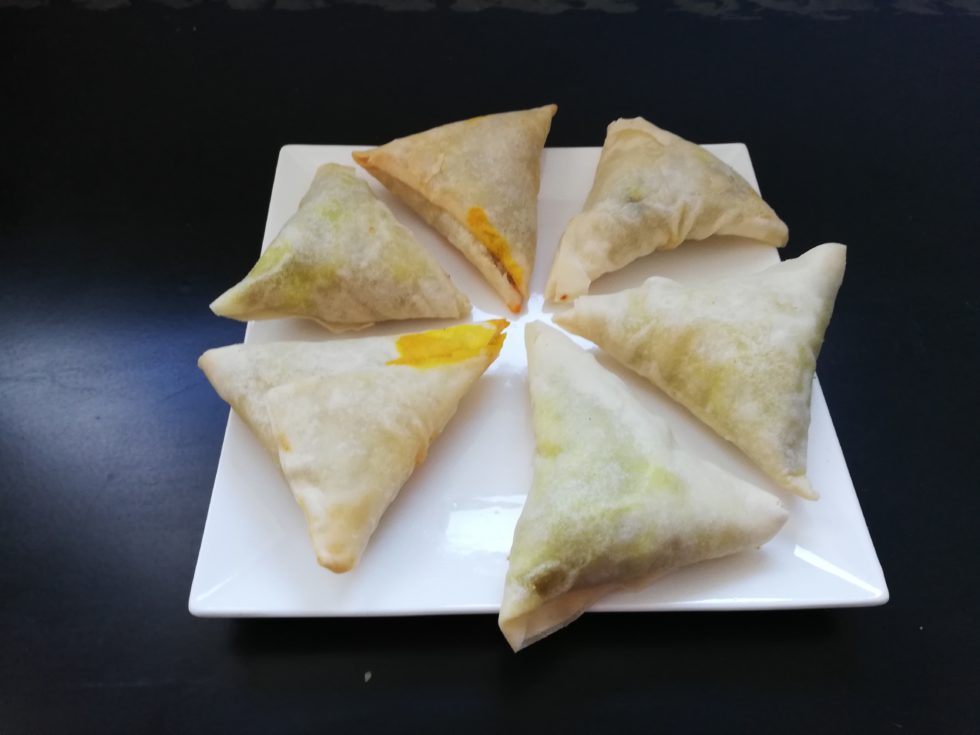 Recette des samoussas, plat incontournable de la "street food" en Inde.